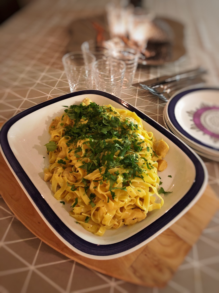 BROILERI PASTA - Värikkäästi valkoinen