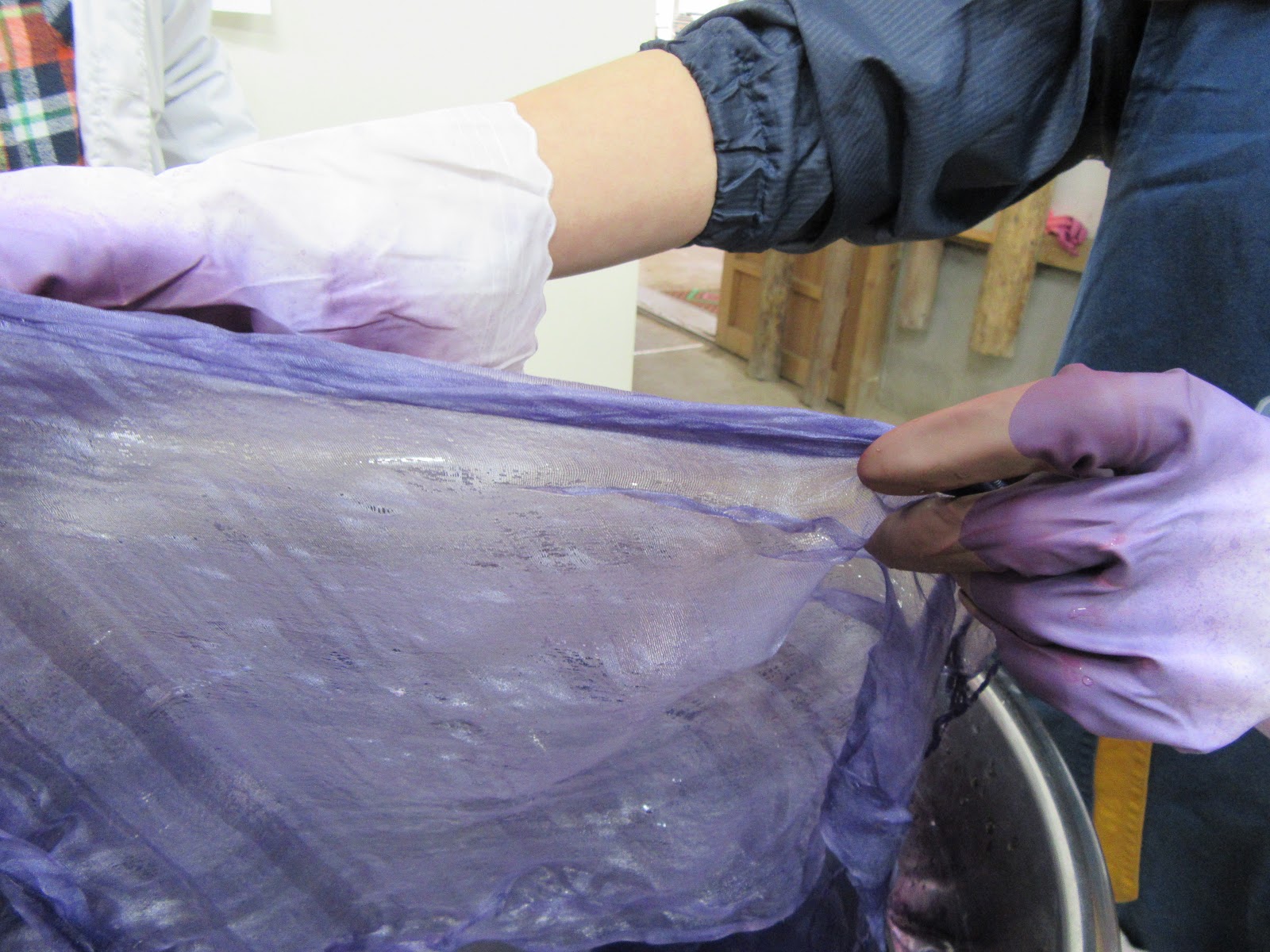 Beppu blog by a local English tour guide: "Murasaki" (purple) Dyeing ...