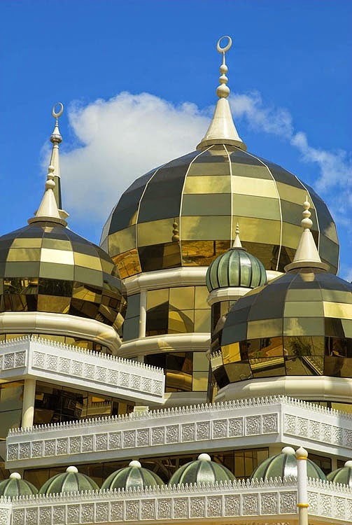 Stunning Views: Crystal Mosque Malaysia