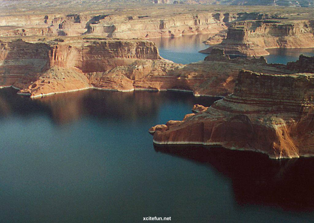 Lake Powell Reservoir : Utah - Arizona