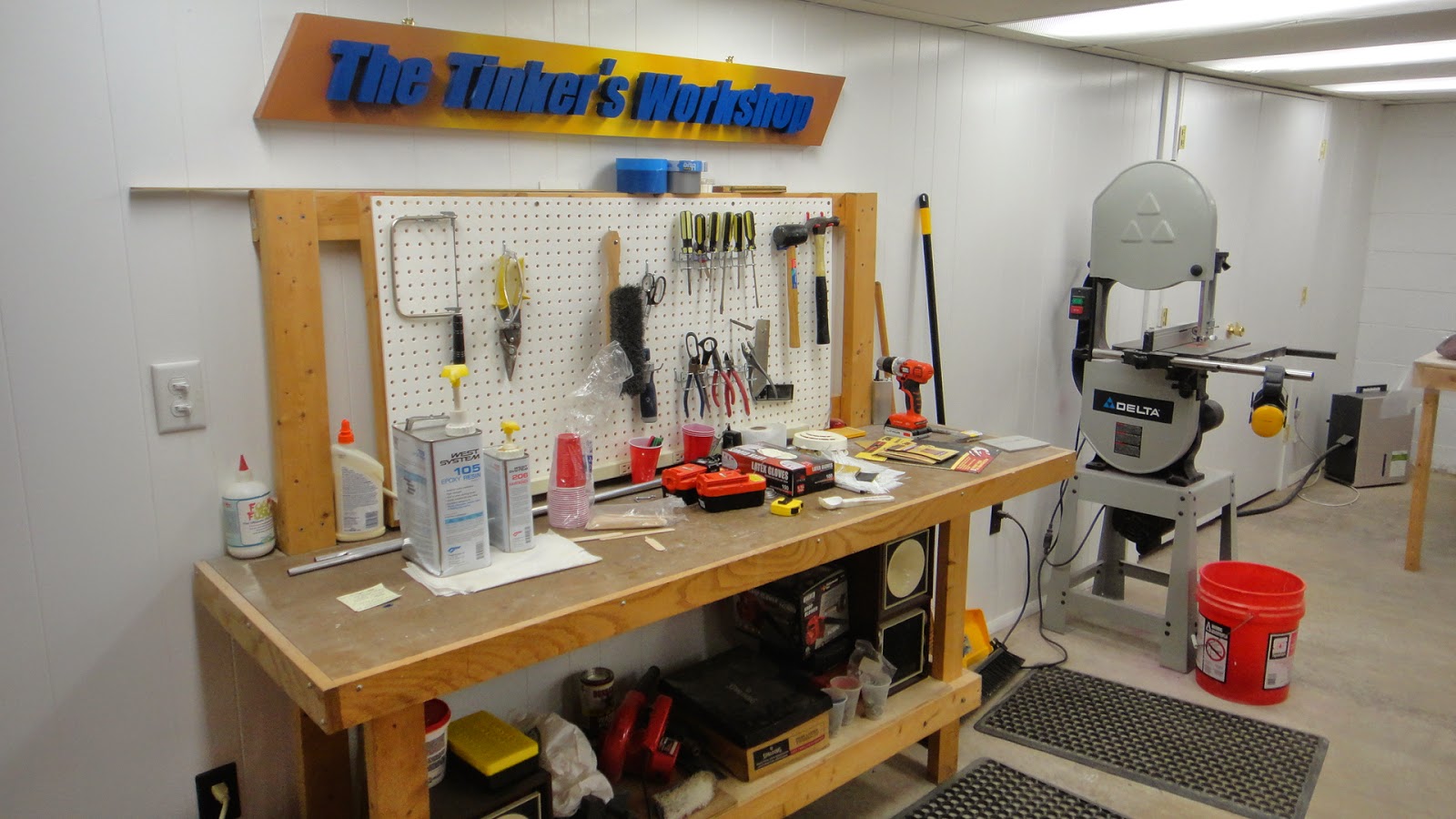 The Tinkers Workshop: The Tinker's Workshop Has A New Sign To Show Off