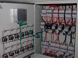 CIRCUIT BREAKER: PANEL LISTRIK