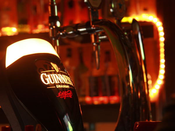 Blog da Brasillistas: The Blue Pub comemora quarto aniversário com ...