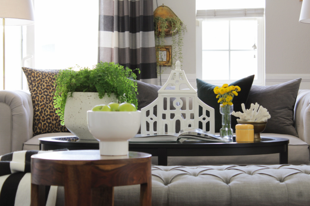 Oscar Bravo Home: Late Spring Coffee Table Styling -An Open Book