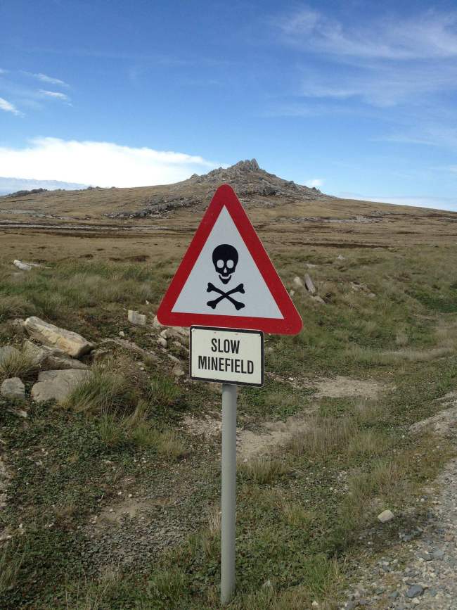 Warning Signs That Are Really Scary (28 Pics)