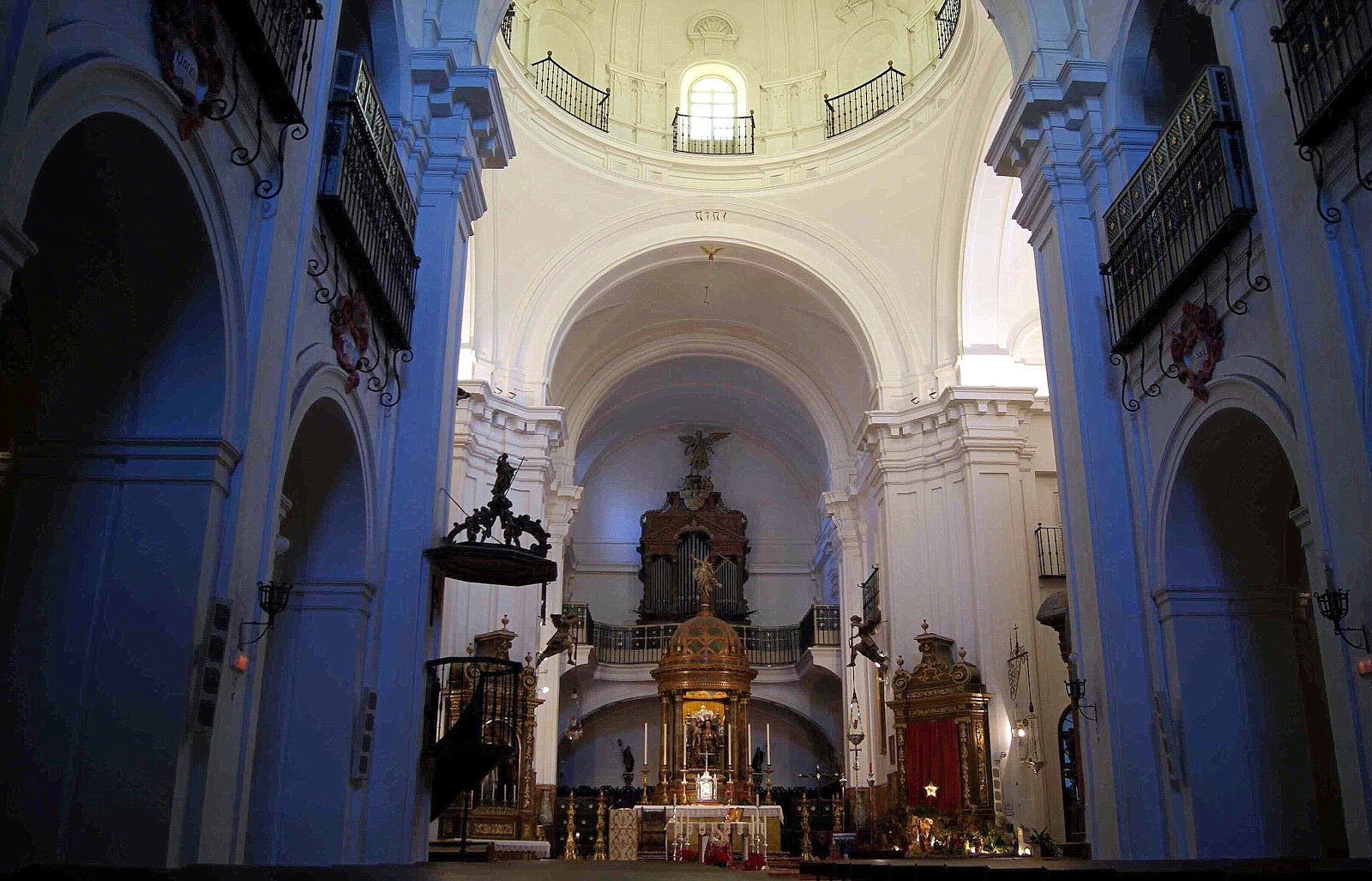 Leyendas de Sevilla: Iglesia de Santa Cruz, -I. Exterior y nave de la ...