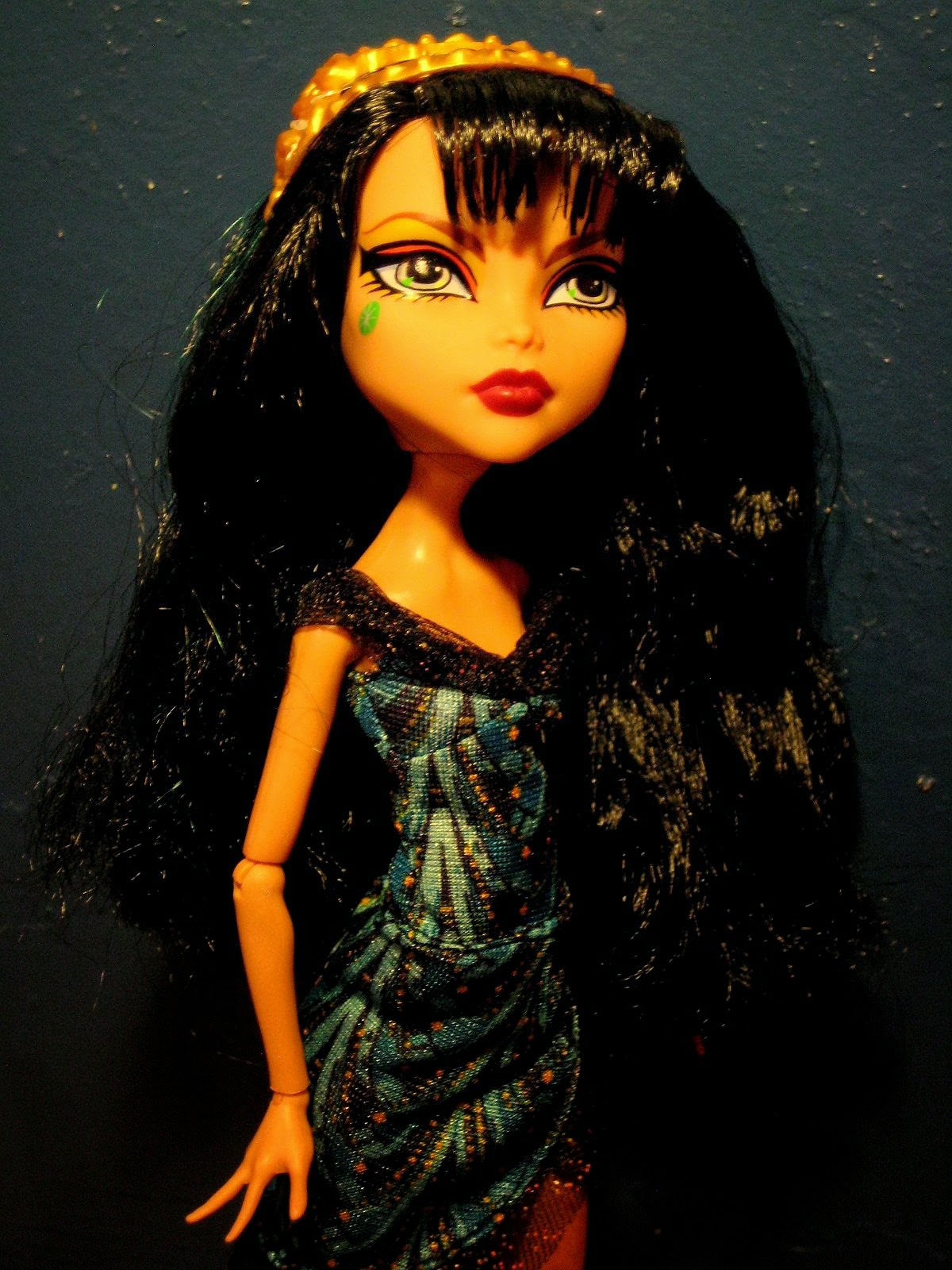 Voicething: Review: Black Carpet Cleo De Nile and Lagoona Blue