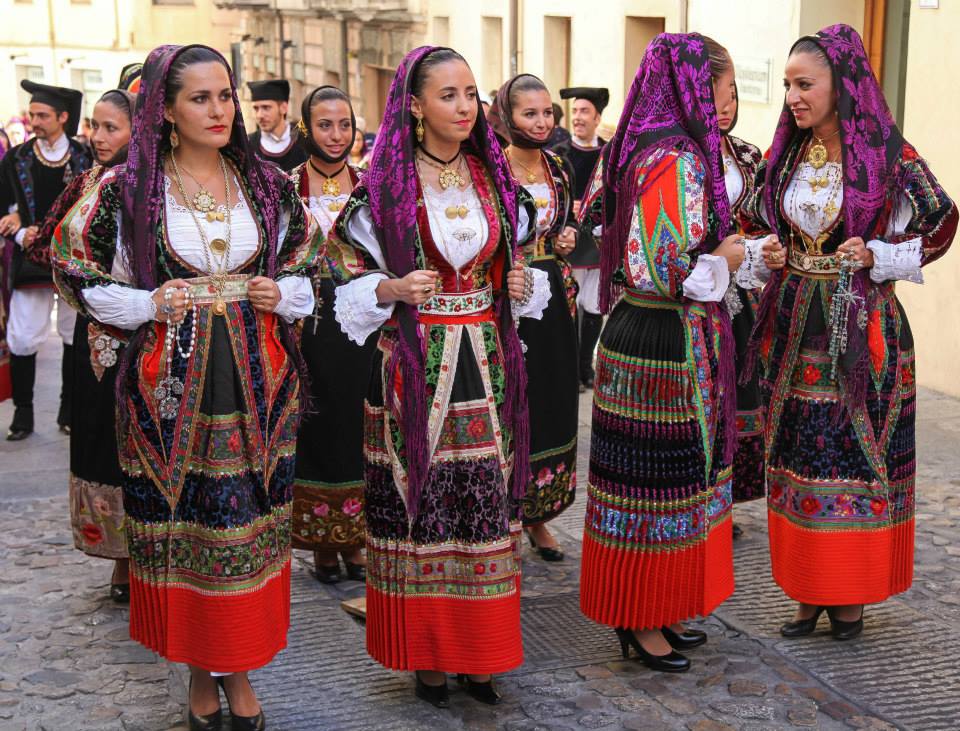 Sardinian Folk Costumes - Costumi Sardi: Costume of Bitti/Bitzi