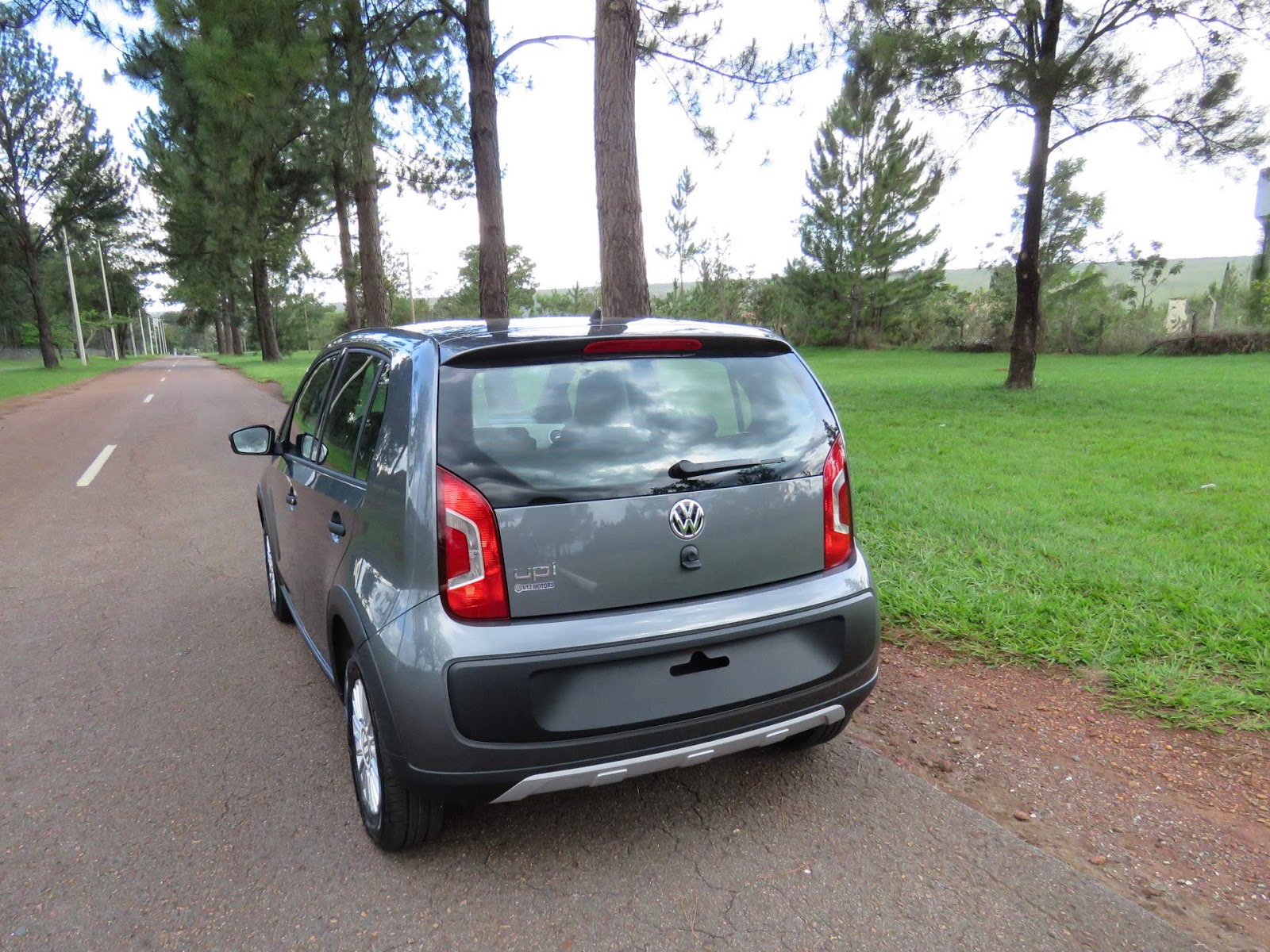 VW Up! Track 2017: consumo, preço, avaliação - vídeo