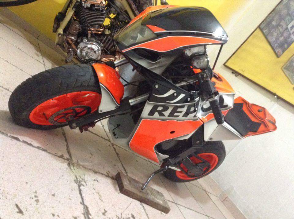 Pinturas customizadas: Transformando mini moto em Repsol