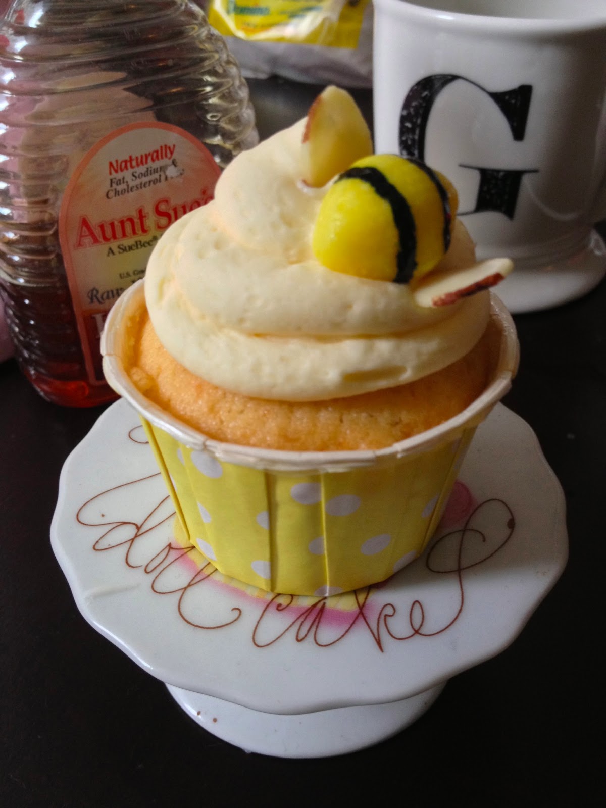 Eat with Grace: Honey Bee Cupcakes with Honey Cream Cheese Frosting