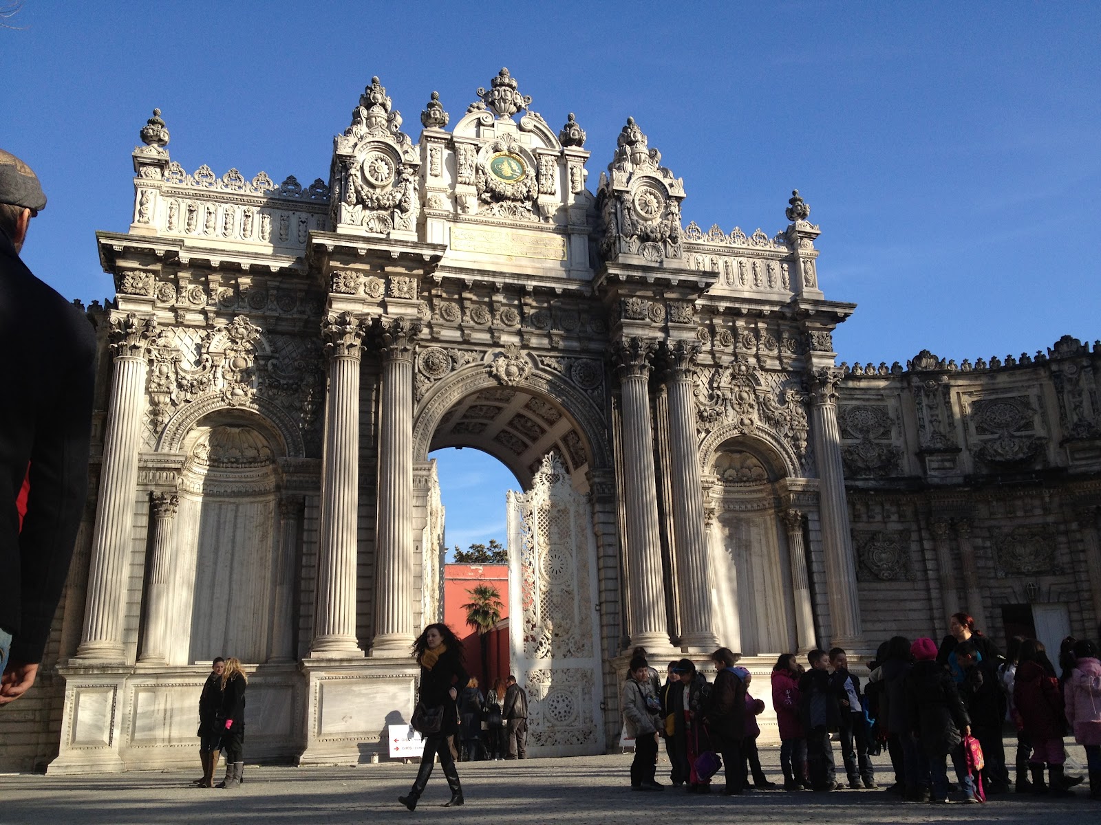 Almzn: Dolma Bahja Palace