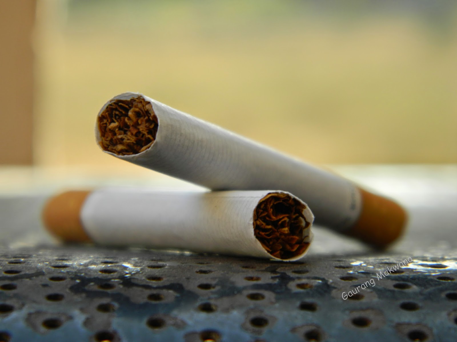 Four Square Cigarette ~ Photos Clickers