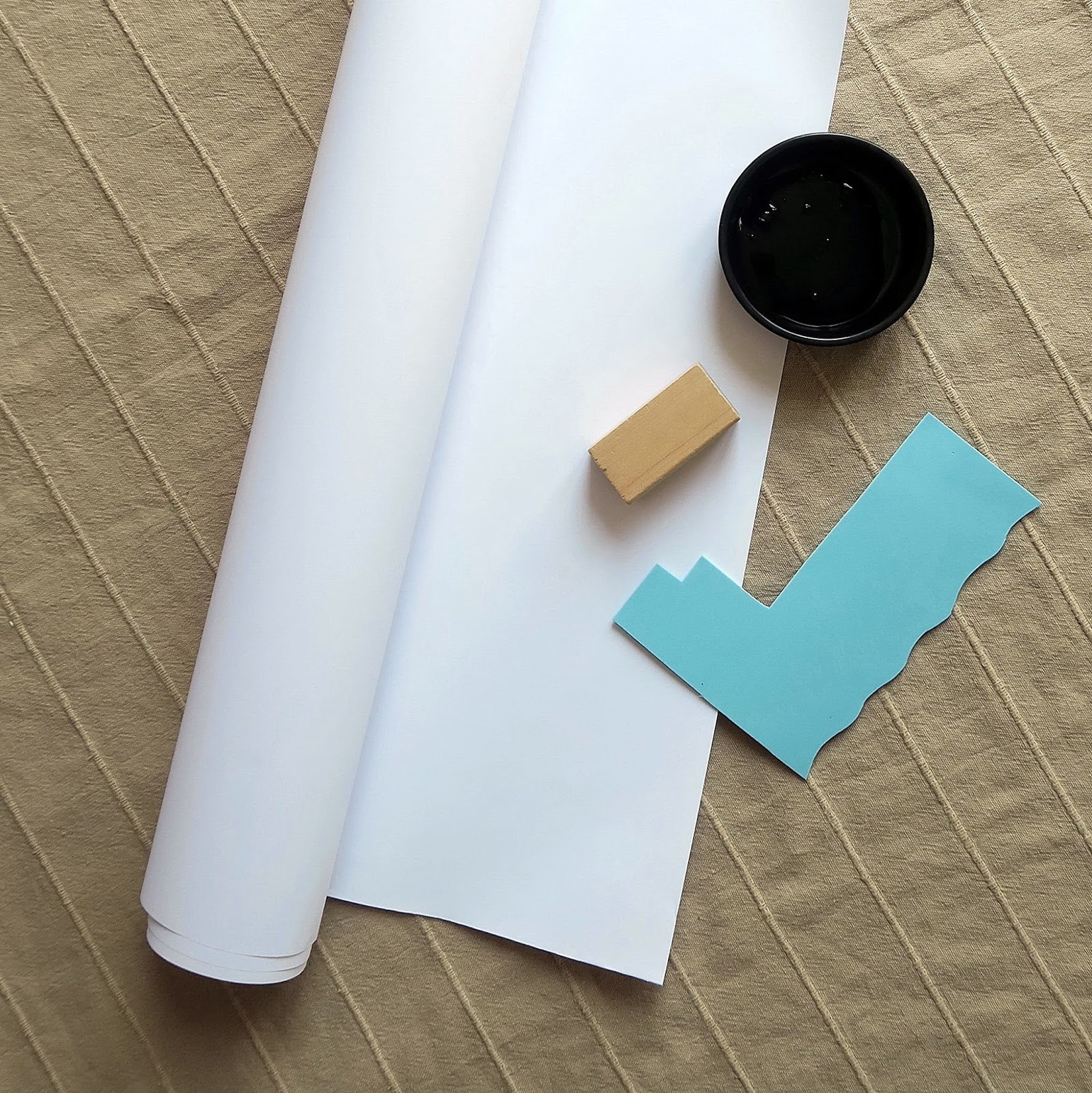 Alice in Wonderland wrapping paper DIY + FREE PRINTABLE ...