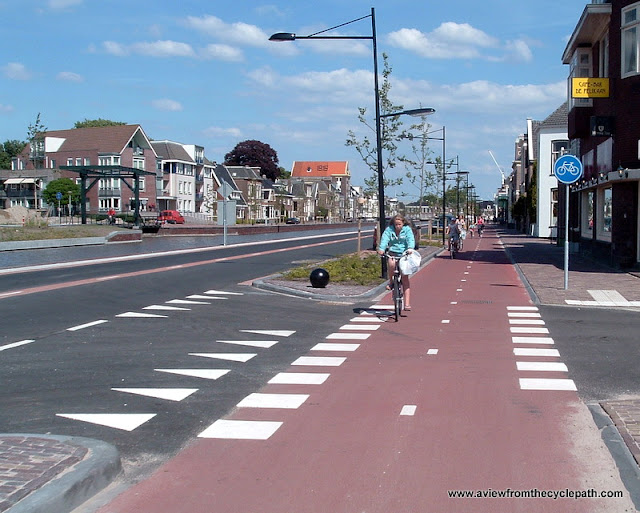 A view from the cycle path: How bidirectional cycle-paths improve ...