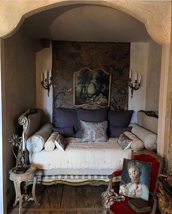 Eye For Design: Decorate Your Home With French Daybeds