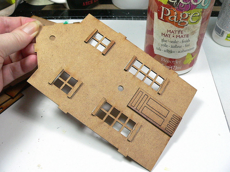 Von Pappe II: A Warm Wintery Red House Light for my Home