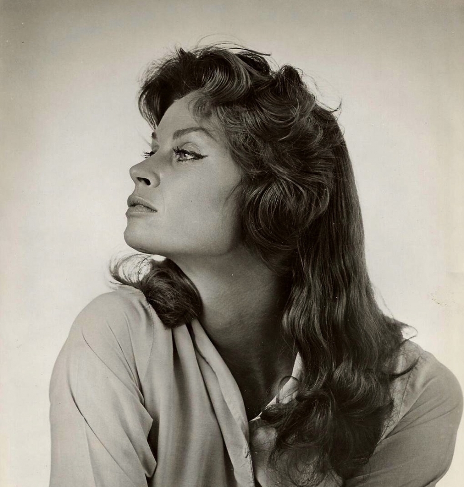 Slice of Cheesecake: Irish McCalla, pictorial