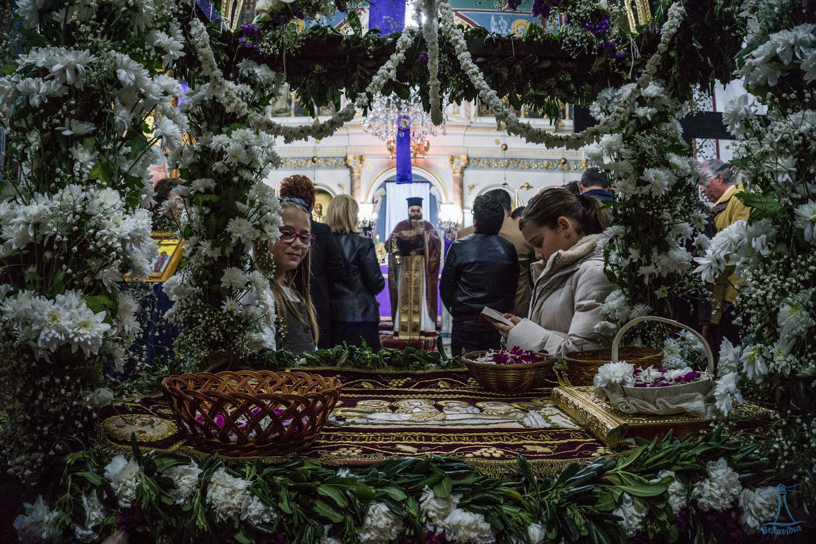 Επιτάφιος Θρήνος και περιφορά του Επιταφίου στα Βελανίδια ~ ΒΕΛΑΝΙΔΙΑ