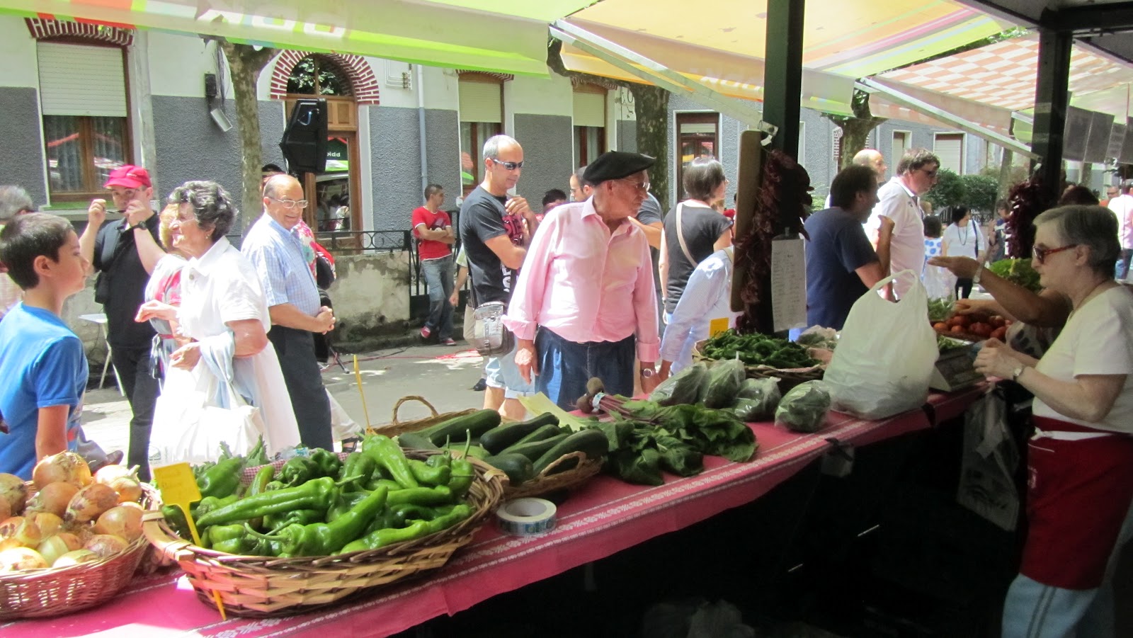 Miles de personas acuden a la feria agrícola
