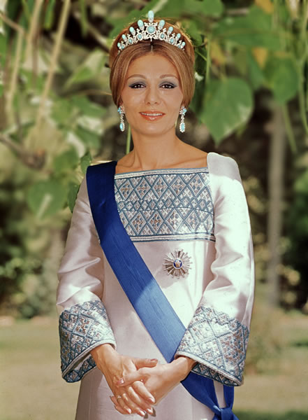 MAHARANI FARAH DIBA PAHLAVI