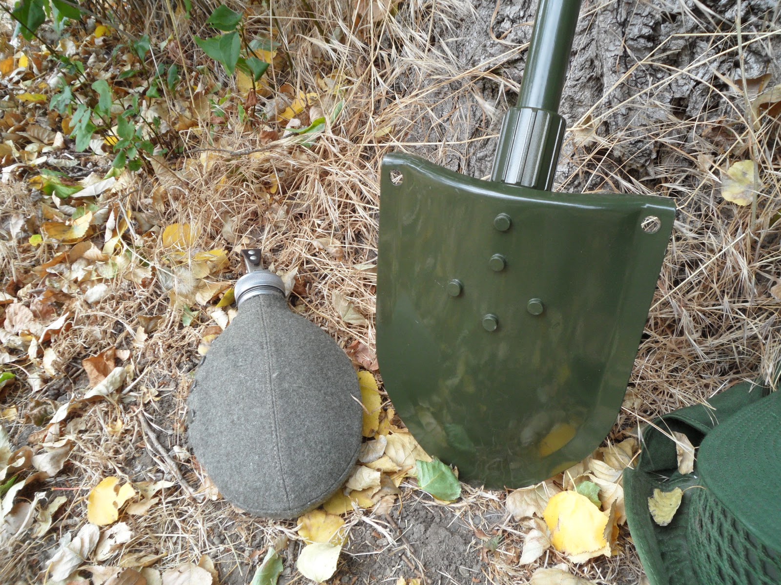 Four Bees: Swedish Fältspade KLAS, Short Light Attack Shovel ...