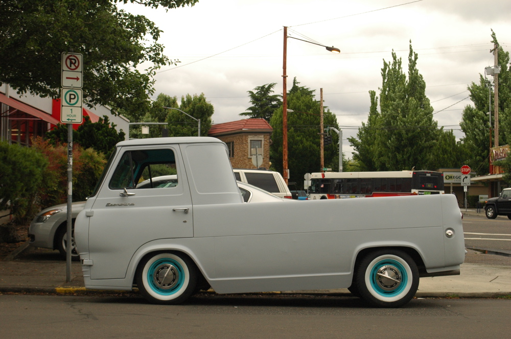 OLD PARKED CARS.: 1964 Ford Econoline Pickup Custom.