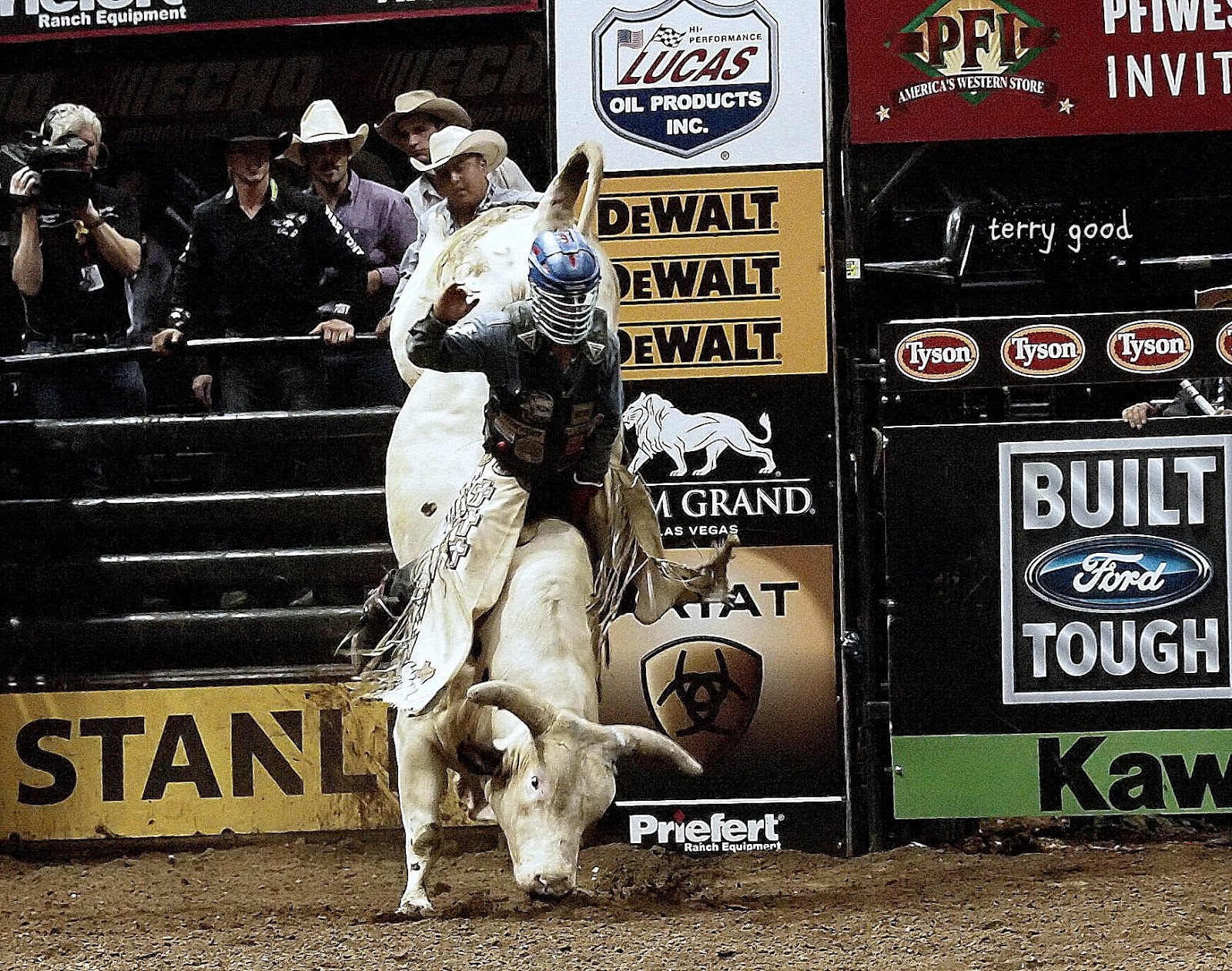 SmithPRO LLC: PBR World Champion Mike Lee