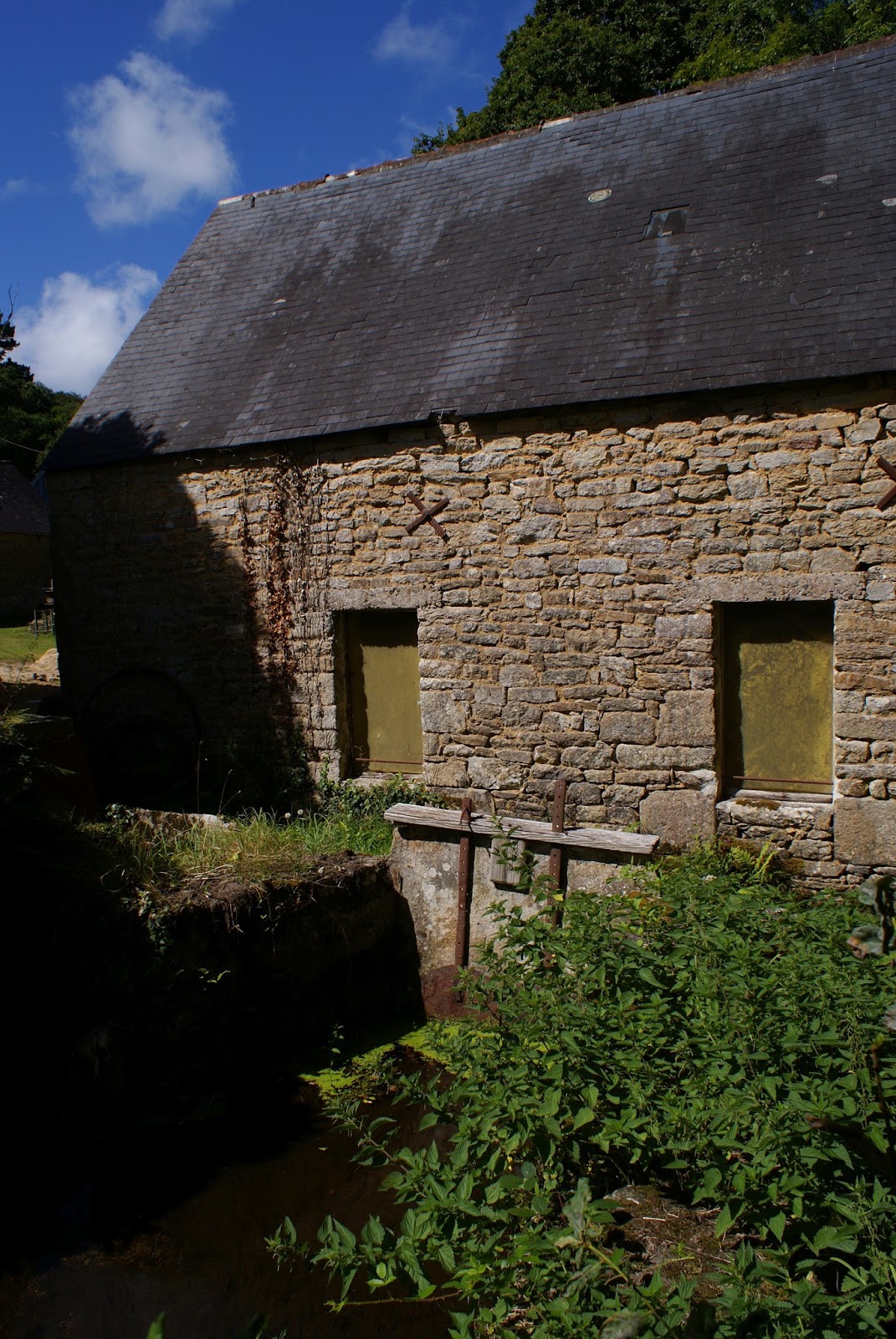 Microtourisme en Bretagne: GUILER-SUR-GOYEN - Le Moulin de Pont Coualc'h