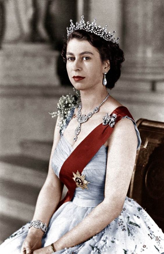 Studio Practice: Research into Queen portraits