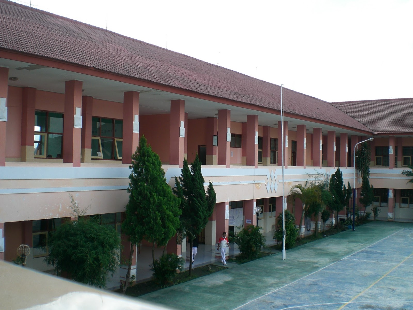 Dhen Dhan: attitude smk telkom sandhy putra malang