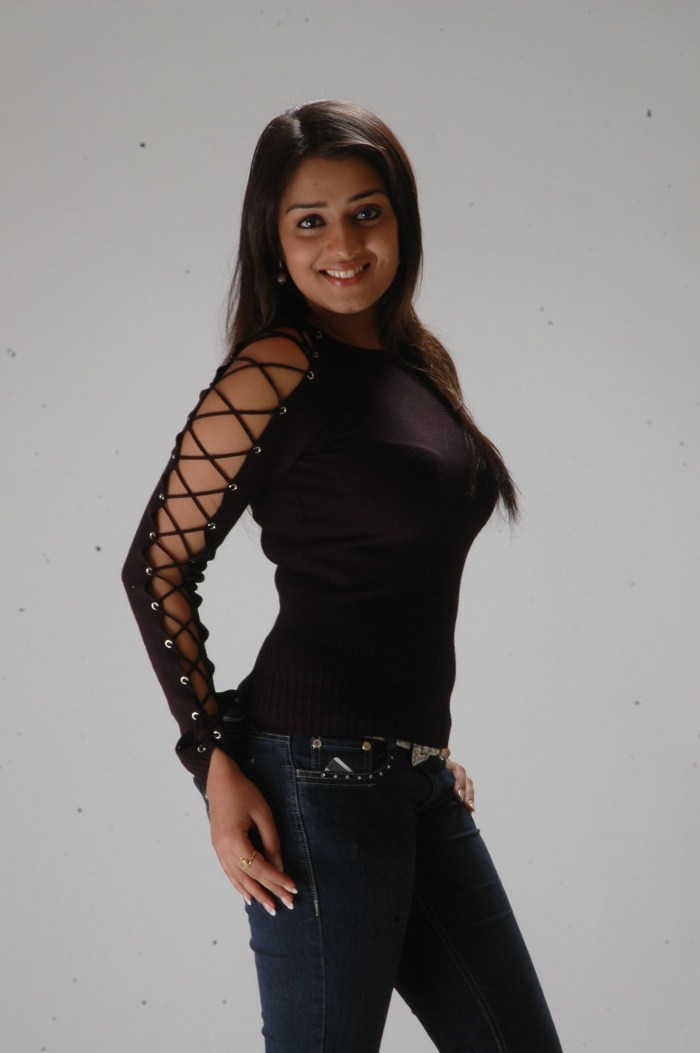 Nikitha Thukral Photo Shoot Stills Part Ii | Cine Pictures