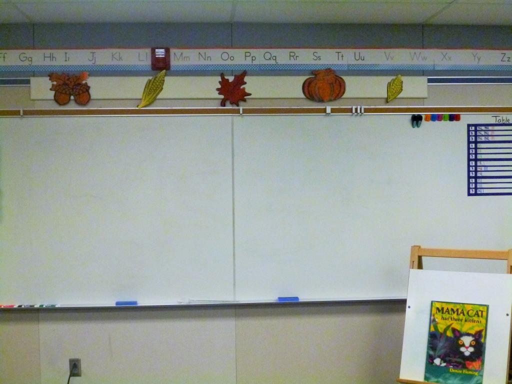 Clearwater Cottage: My New Classroom Decorated for Autumn & Fall Leaf ...
