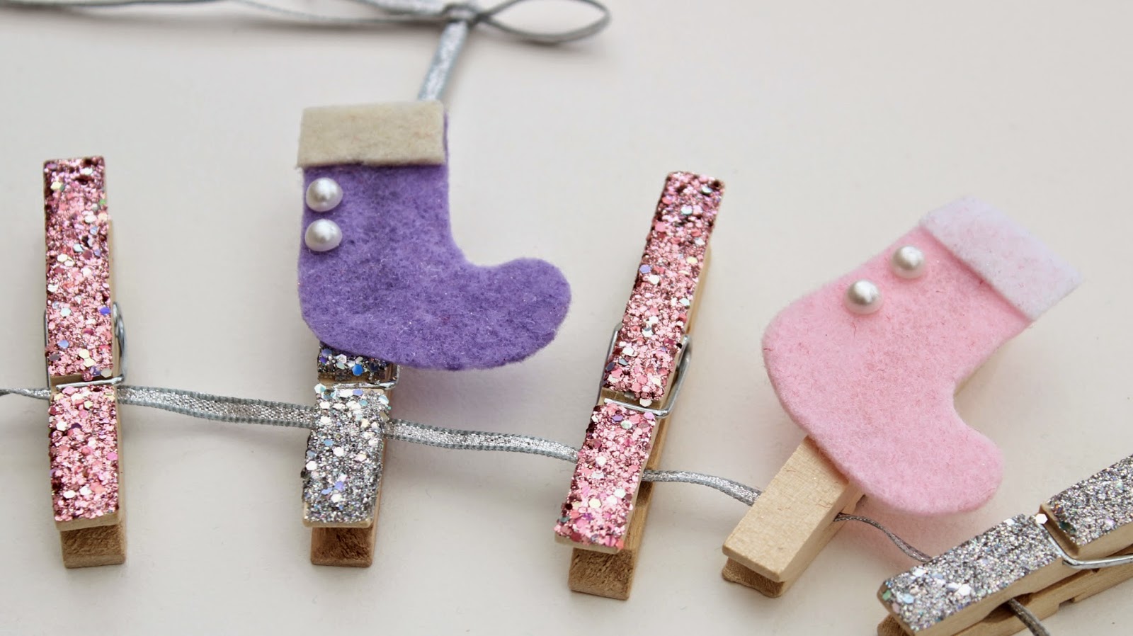 fizzi~jayne makes.... : Christmas Card String and Peg Tutorial....