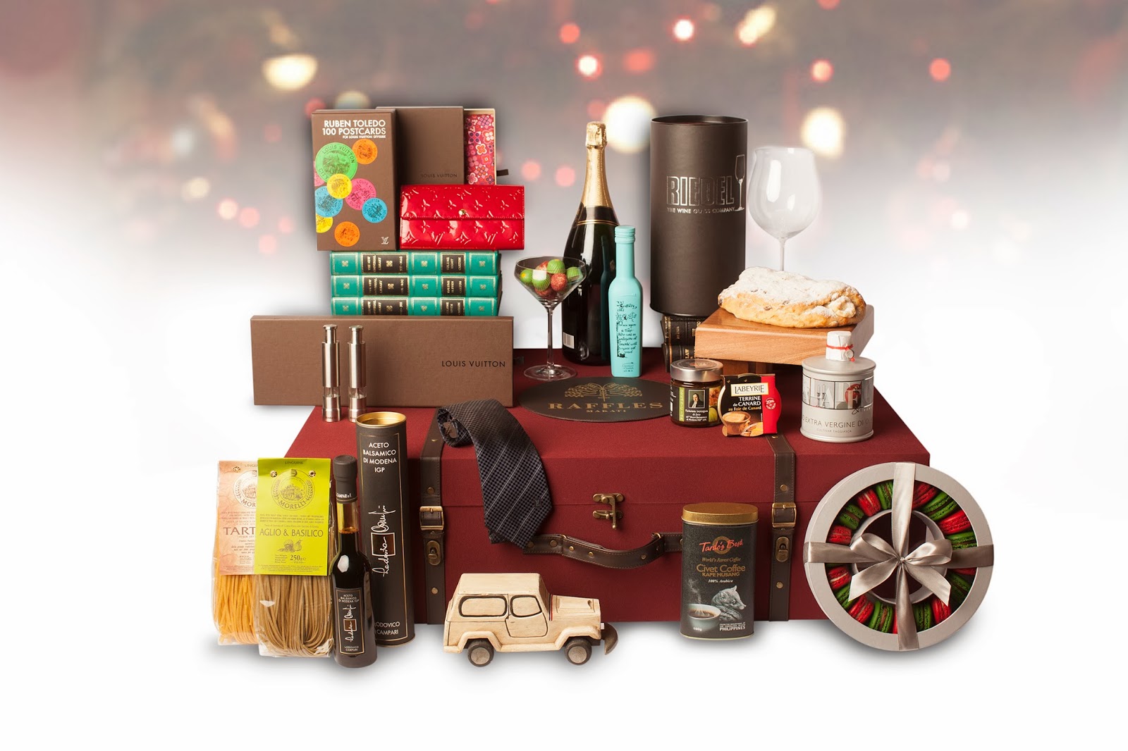 DUDE FOR FOOD: Food News: The Raffles and Fairmont Holiday Hampers