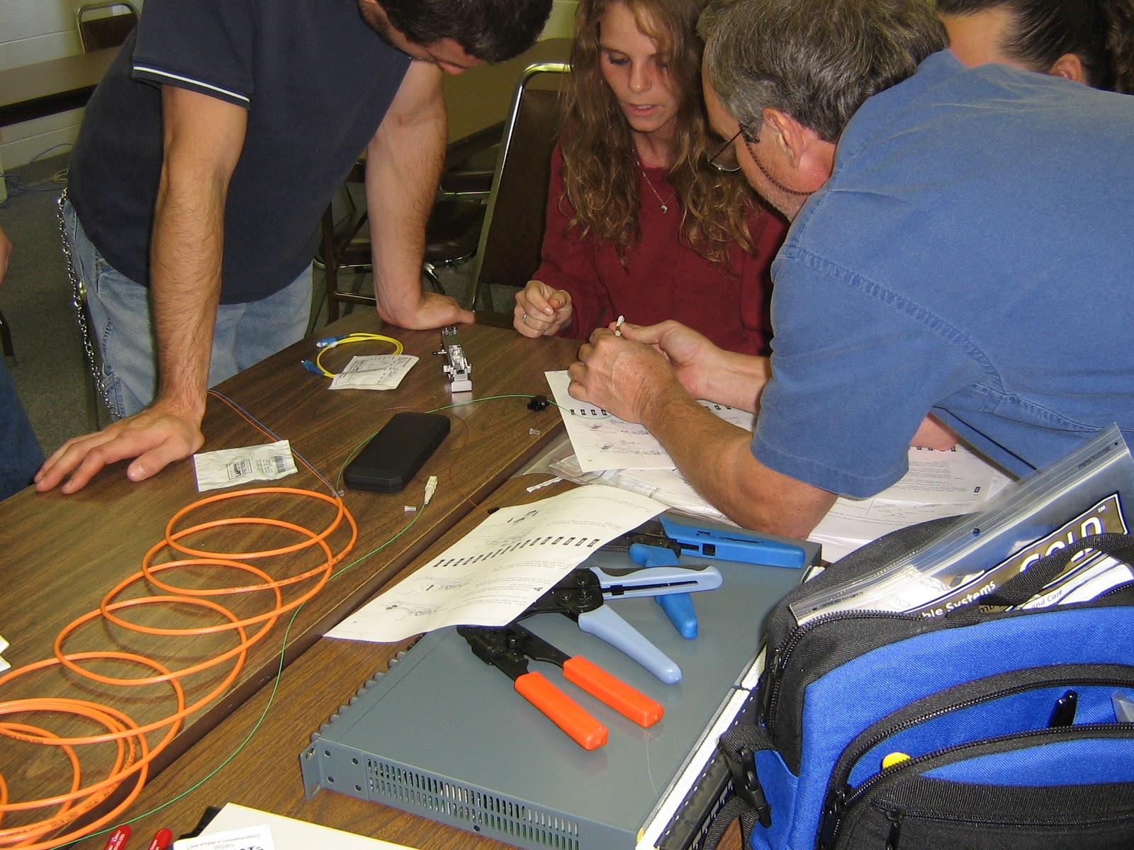 Helpful Tech Repair: Installing Fiber Optic Cable Photo's