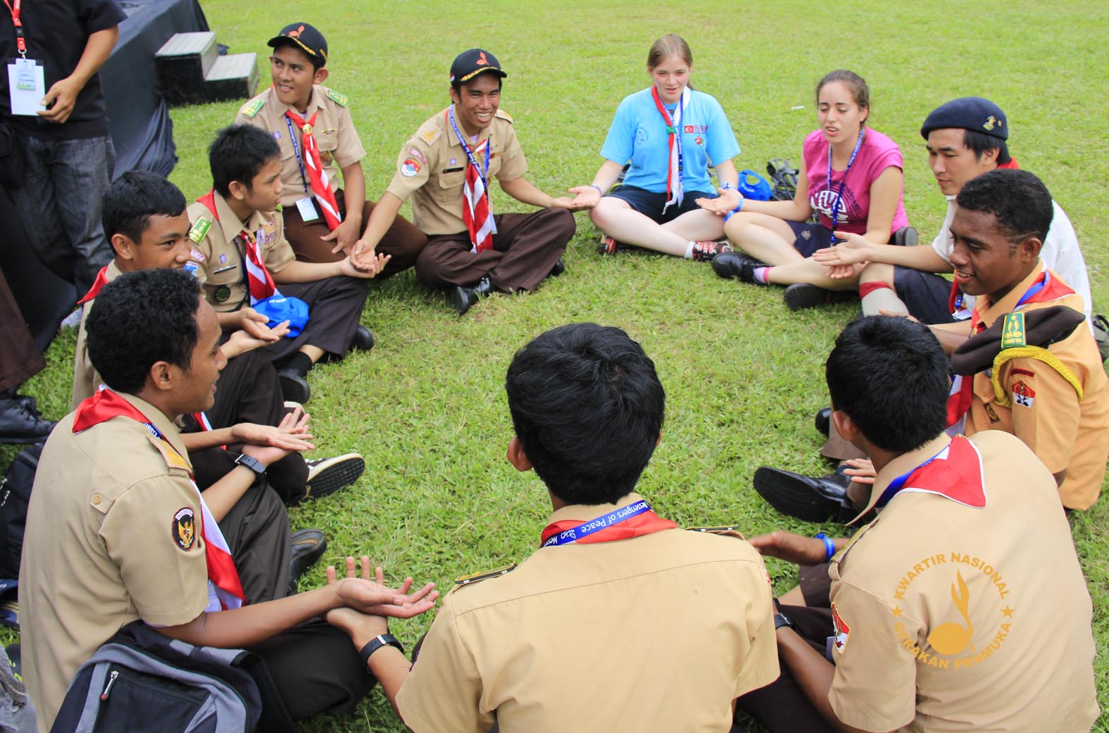 Anggota Pramuka AS Belajar Kebudayaan Indonesia - SBH WANAYASA ...