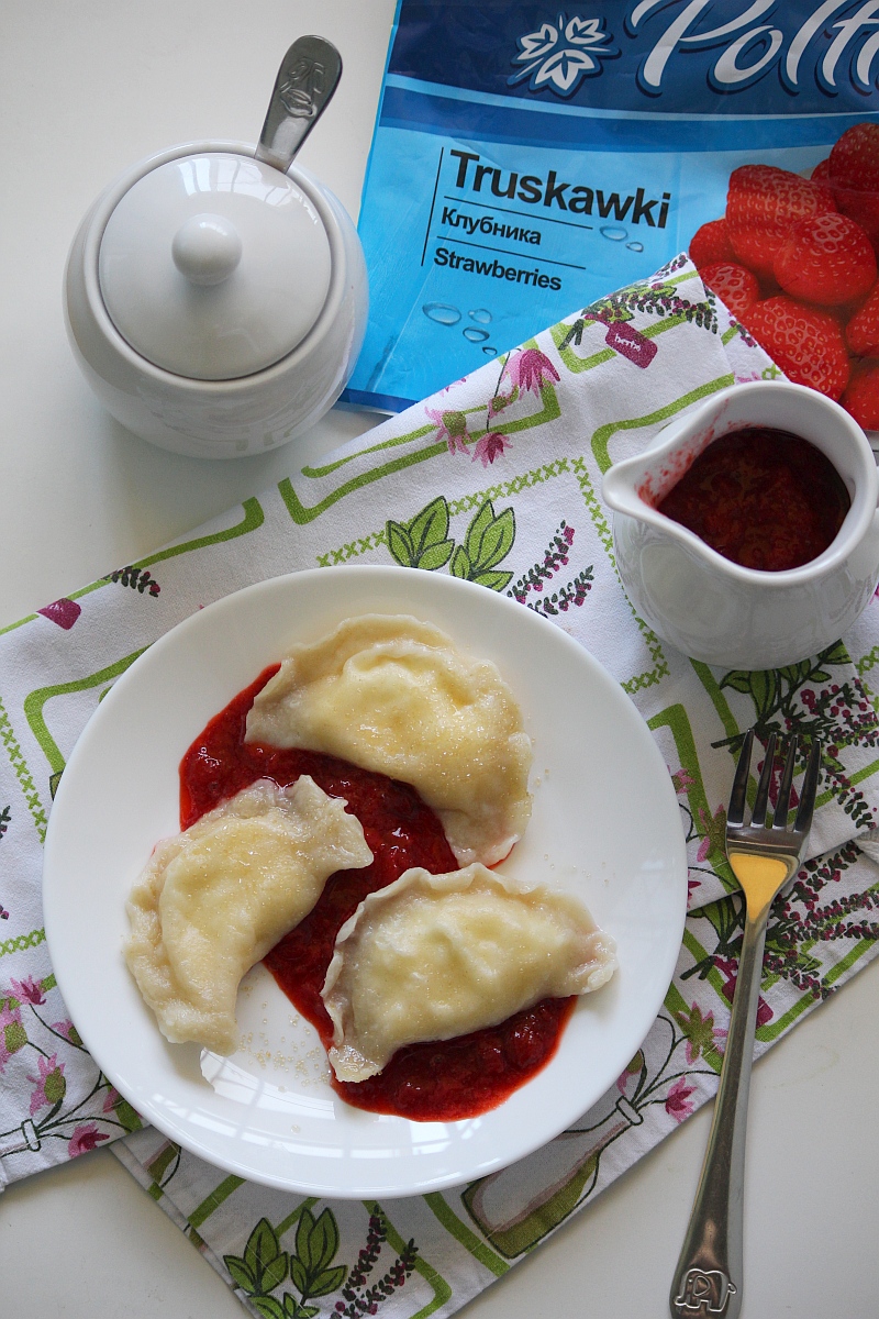 Pierogi z serem i sosem truskawkowym | Bajkorada - przepisy dla całej ...