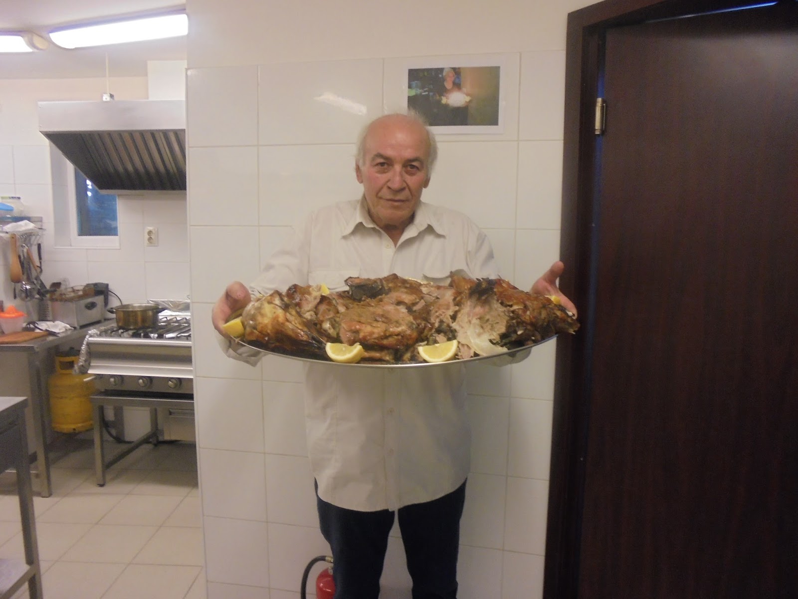 ANGELIKI`S GREEK TAVERNA. BG: ΕΛΛΗΝΙΚΟ ΤΡΑΠΕΖΙ ΜΕ ΚΑΛΟΥΣ ΦΙΛΟΥΣ ΤΟ ΜΑΚΗ ...