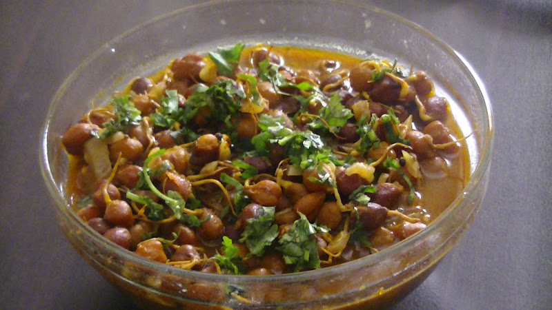 mittu cooking love: Healthy Chana Sprouts - Malvani Sprouts Masala