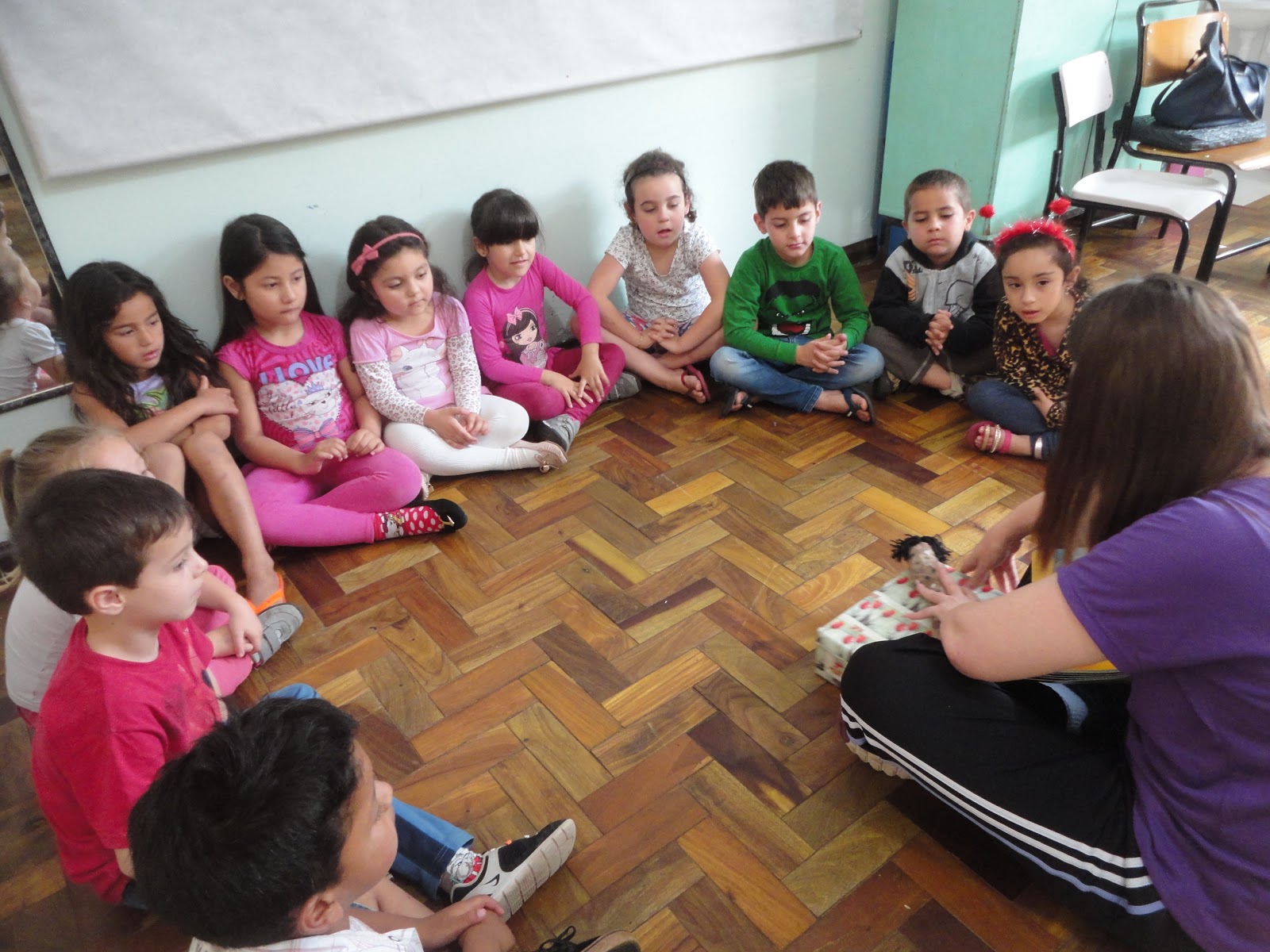 EMEI PETER PAN: O Minhoco Apaixonado-Hora do Conto Fe4 anos