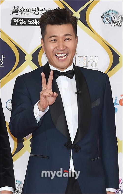 Kim Jong Min wins '2016 Entertainment Awards' daesang + Tiffany joins ...