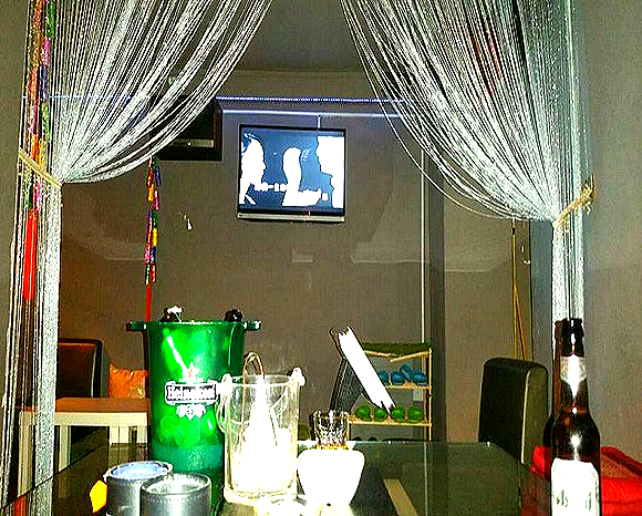 Walk Walk Look Look Eat Eat: Bazuka Café Bar