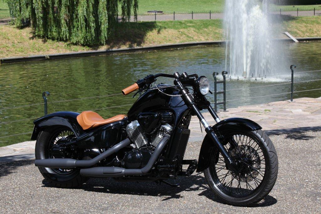 www.CustomBikeShow.com : 'Black Bizarro' Eric's Honda Shadow