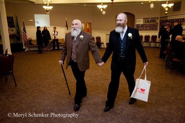 Seattle's Famed Bears Tie The Knot - Joe.My.God.