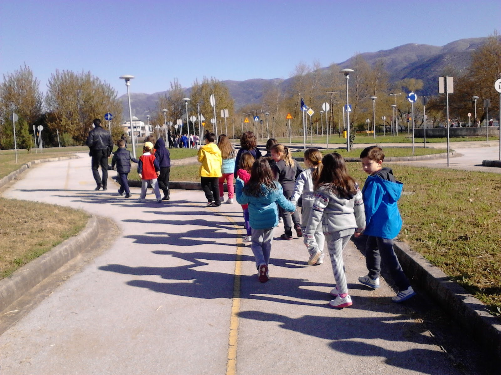 τα παιδία χαίρεται: ΕΠΙΣΚΕΨΗ ΣΤΟ ΠΑΡΚΟ ΚΥΚΛΟΦΟΡΙΑΚΗΣ ΑΓΩΓΗΣ