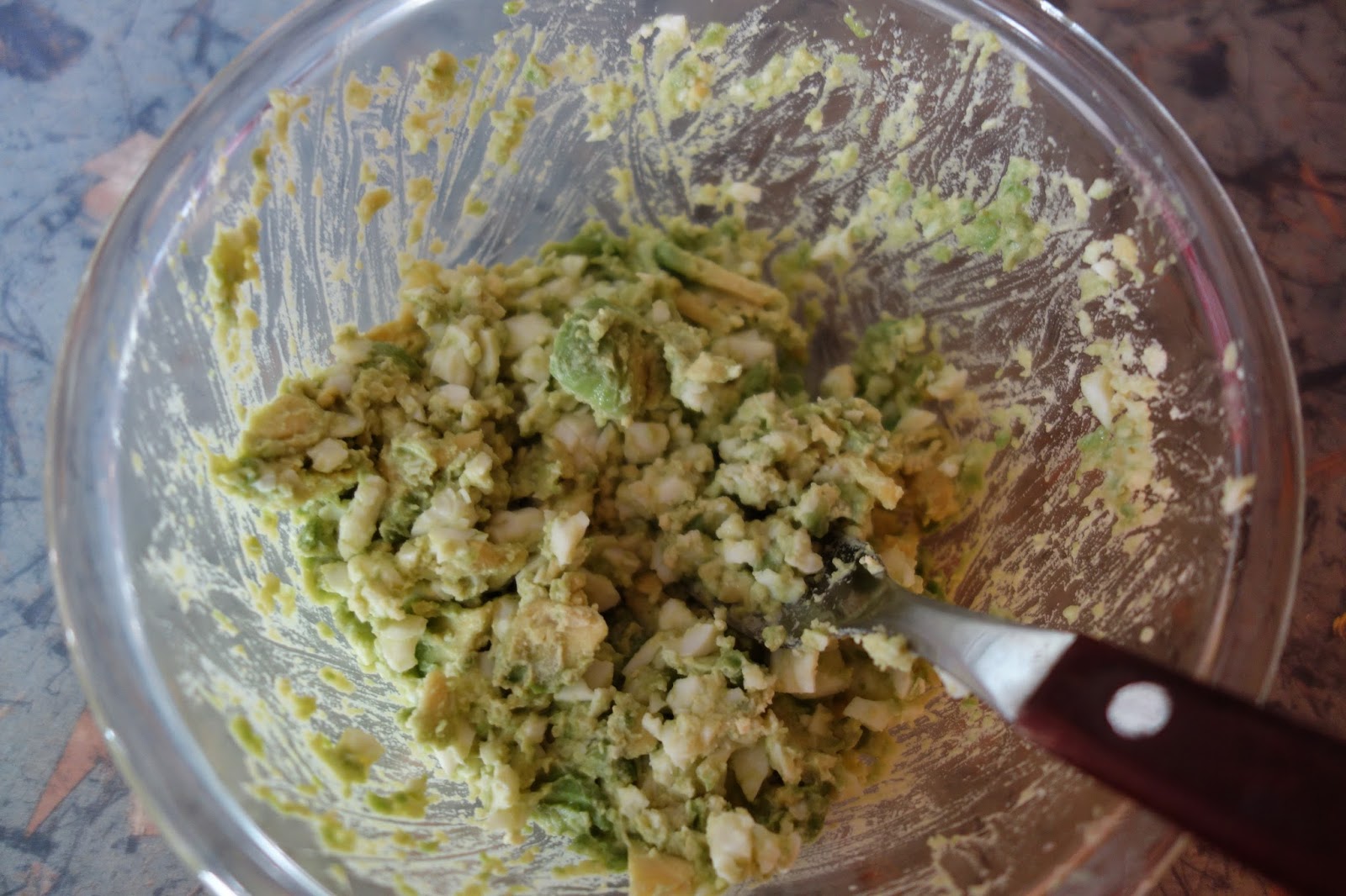 MEHE TOIT: Lihtne avokaado-munavõi