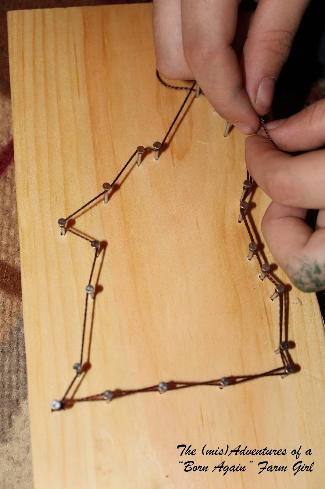 Simple String Art - The (mis)Adventures of a Homesteadin' Mama