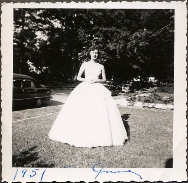 Glamorous Photos That Defined Prom Dresses Through the Years of the ...