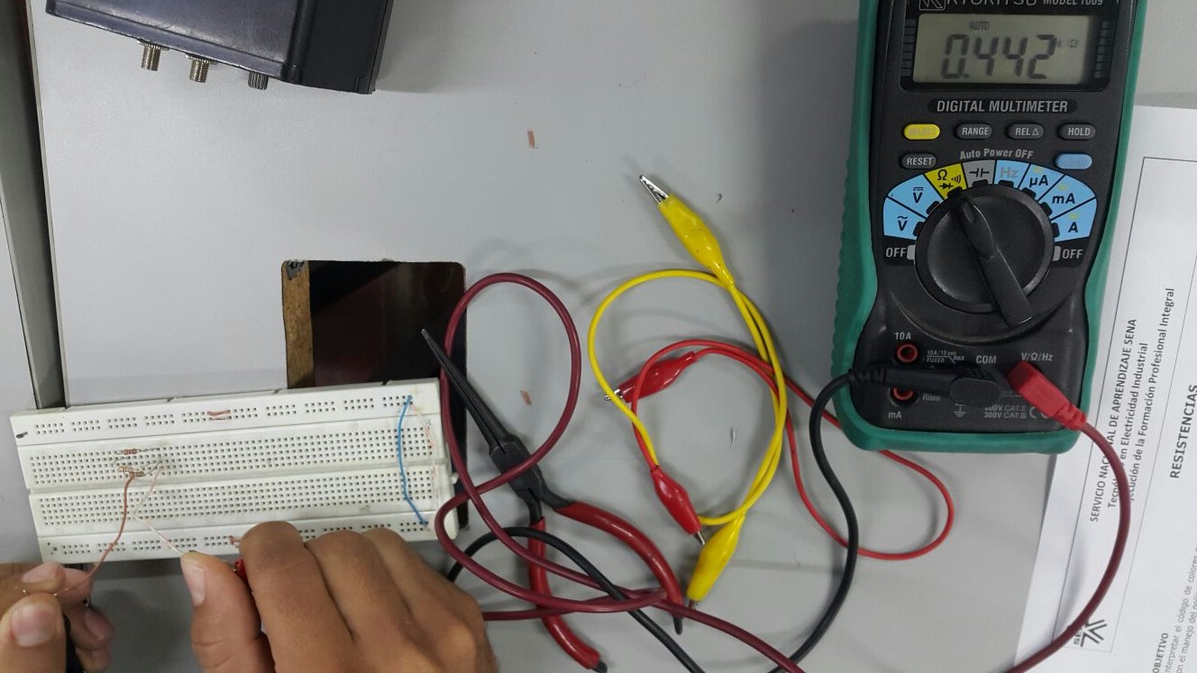 MANEJO DE MULTIMETRO Y PROTOBOARD: PRACTICA EN PROTOBOARD CON ...